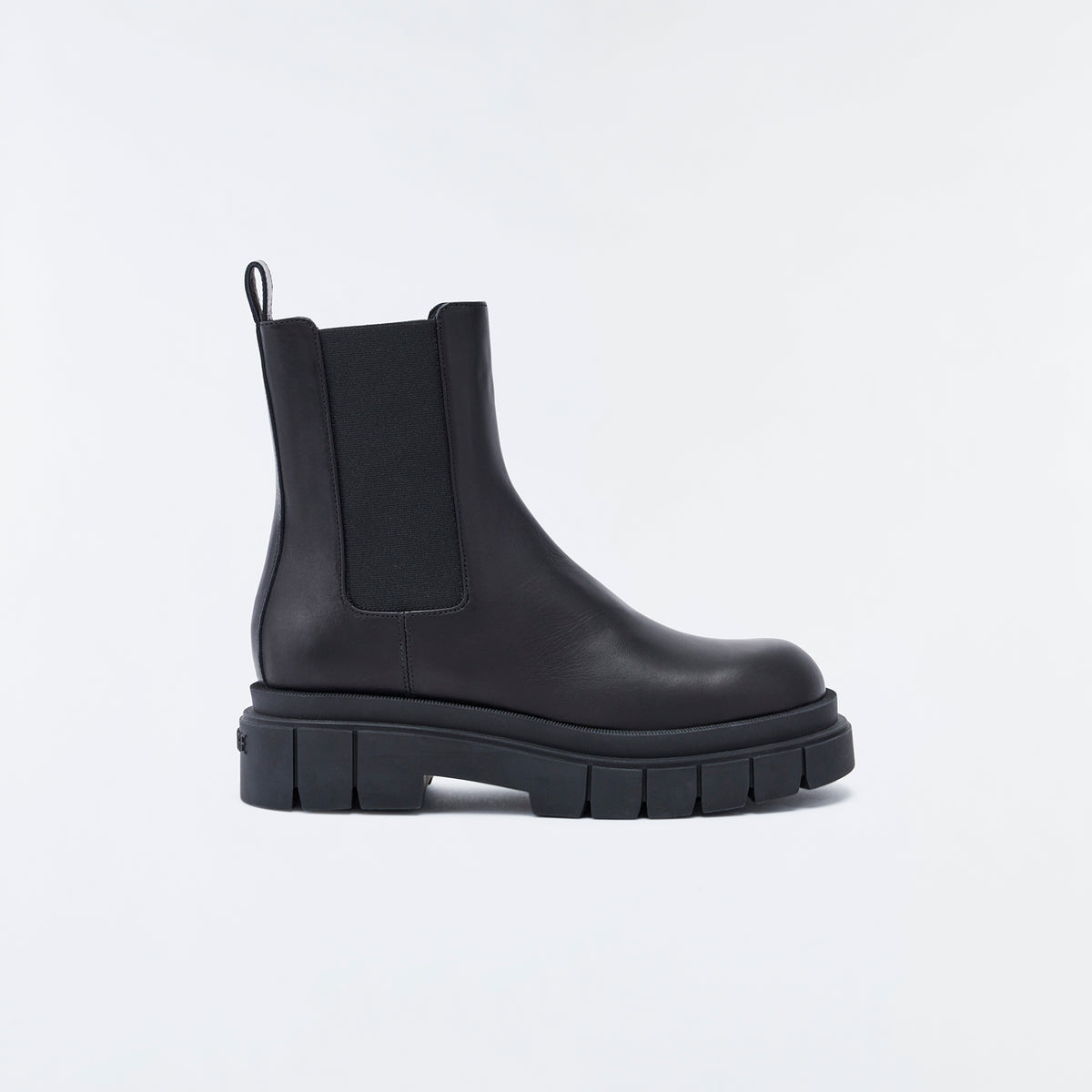 Storm, Unlined lug sole (R) Leather Chelsea boot for ladies Storm, Unlined lug sole (R) Leather Chelsea boot for ladies